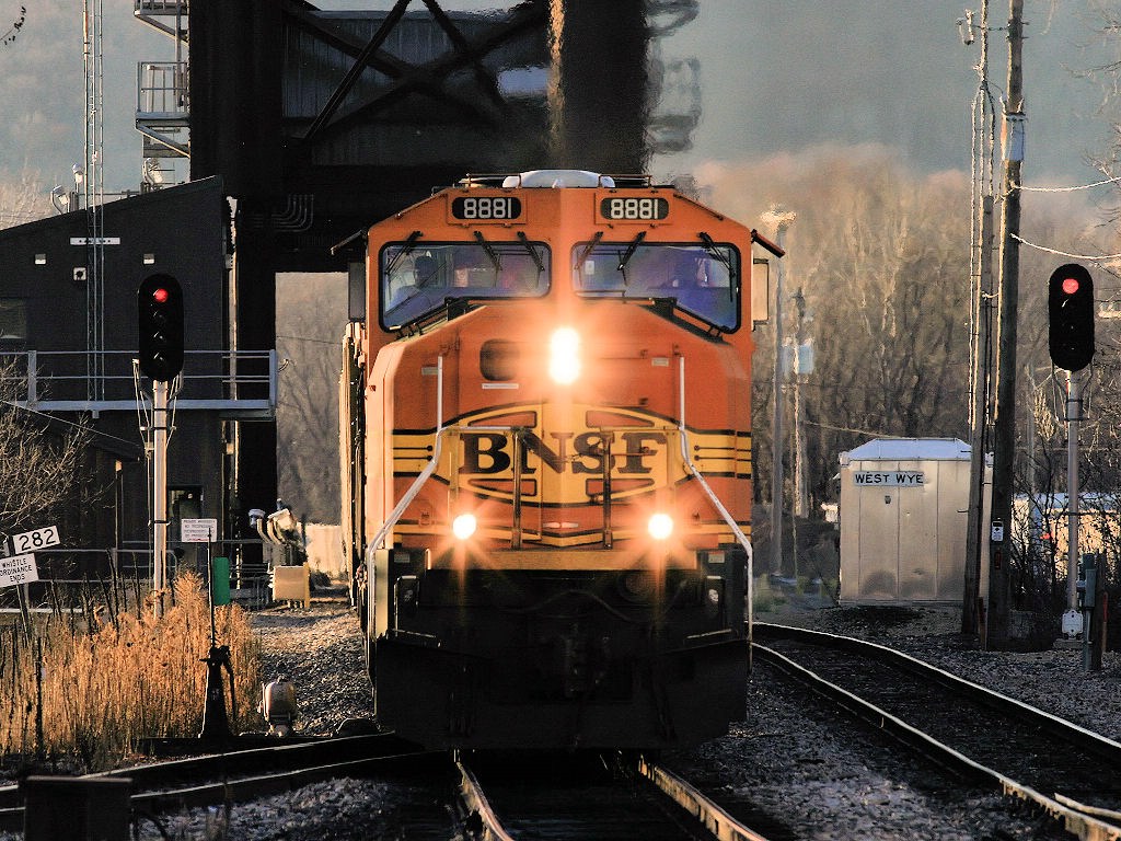 BNSF 8881